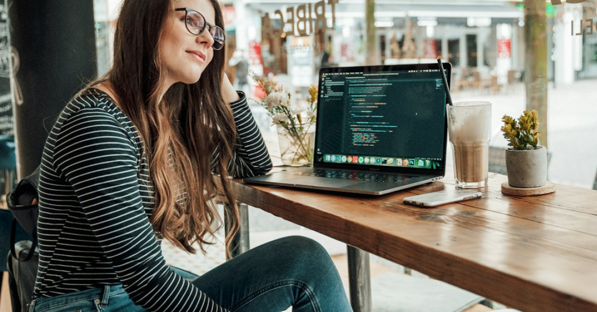 Enhancing Customer Experience Through Agent Desktop Solutions